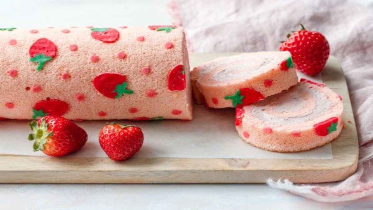 Receita de bolo de rolo de morango da primavera japonesa
